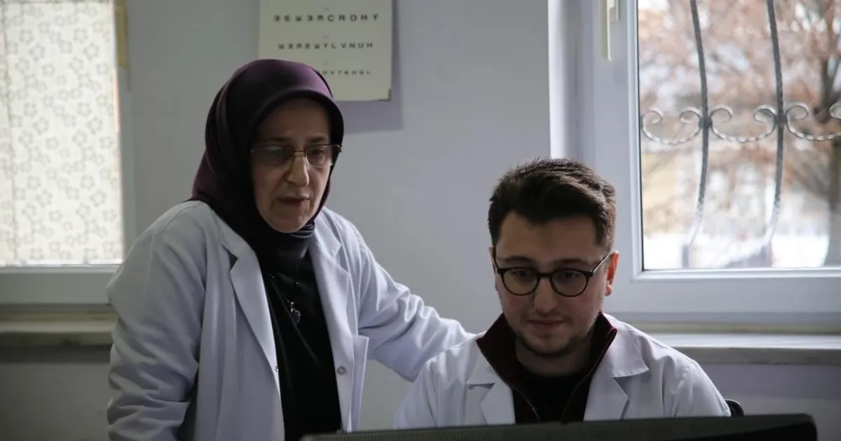 Evde Ana-Oğul, İş'te Mesai Arkadaşları